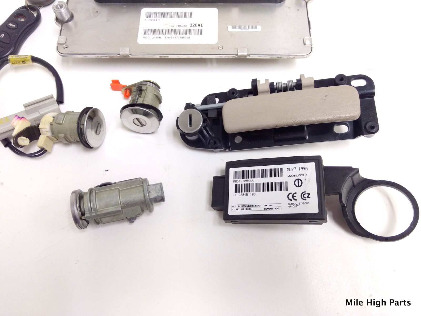 2005 Chrysler PT Cruiser 2.4 M/T ECU Immobilizer Key Lock Set ...