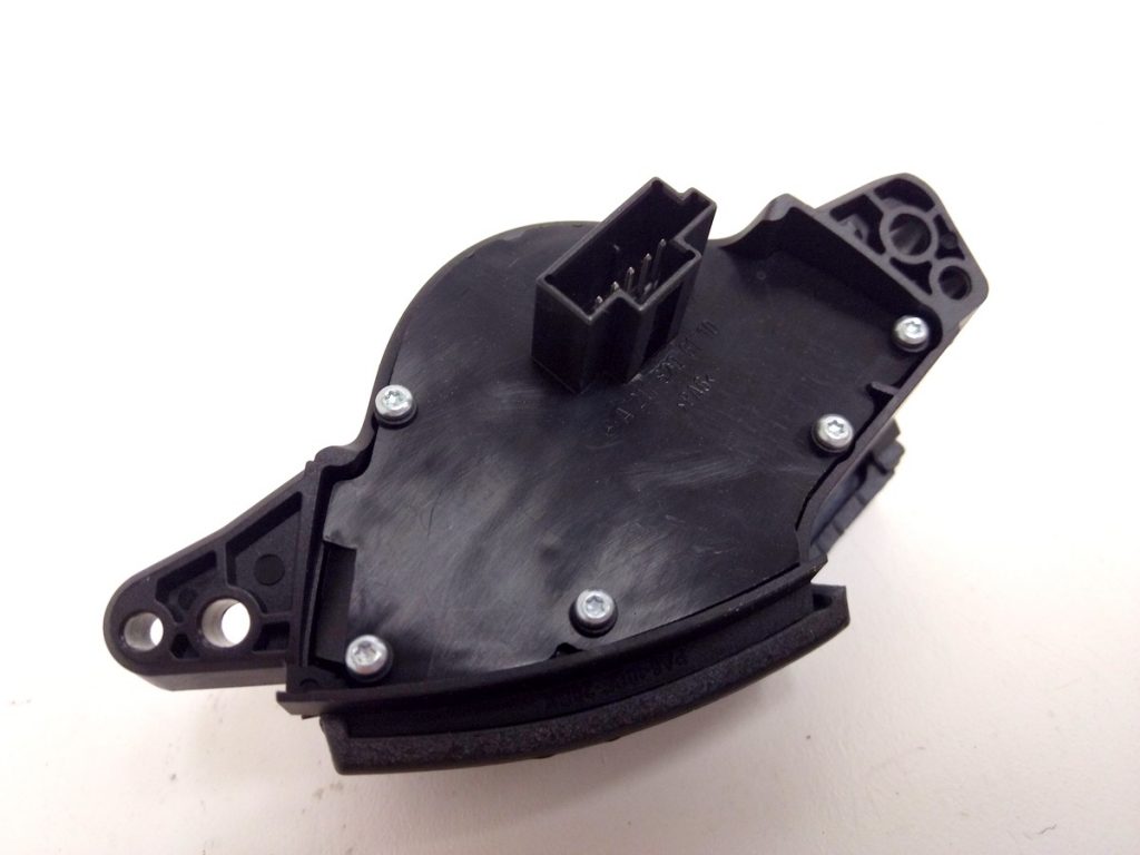 03-06 Mercedes W211 E Class Right Steering Wheel Button A2118213358 ...