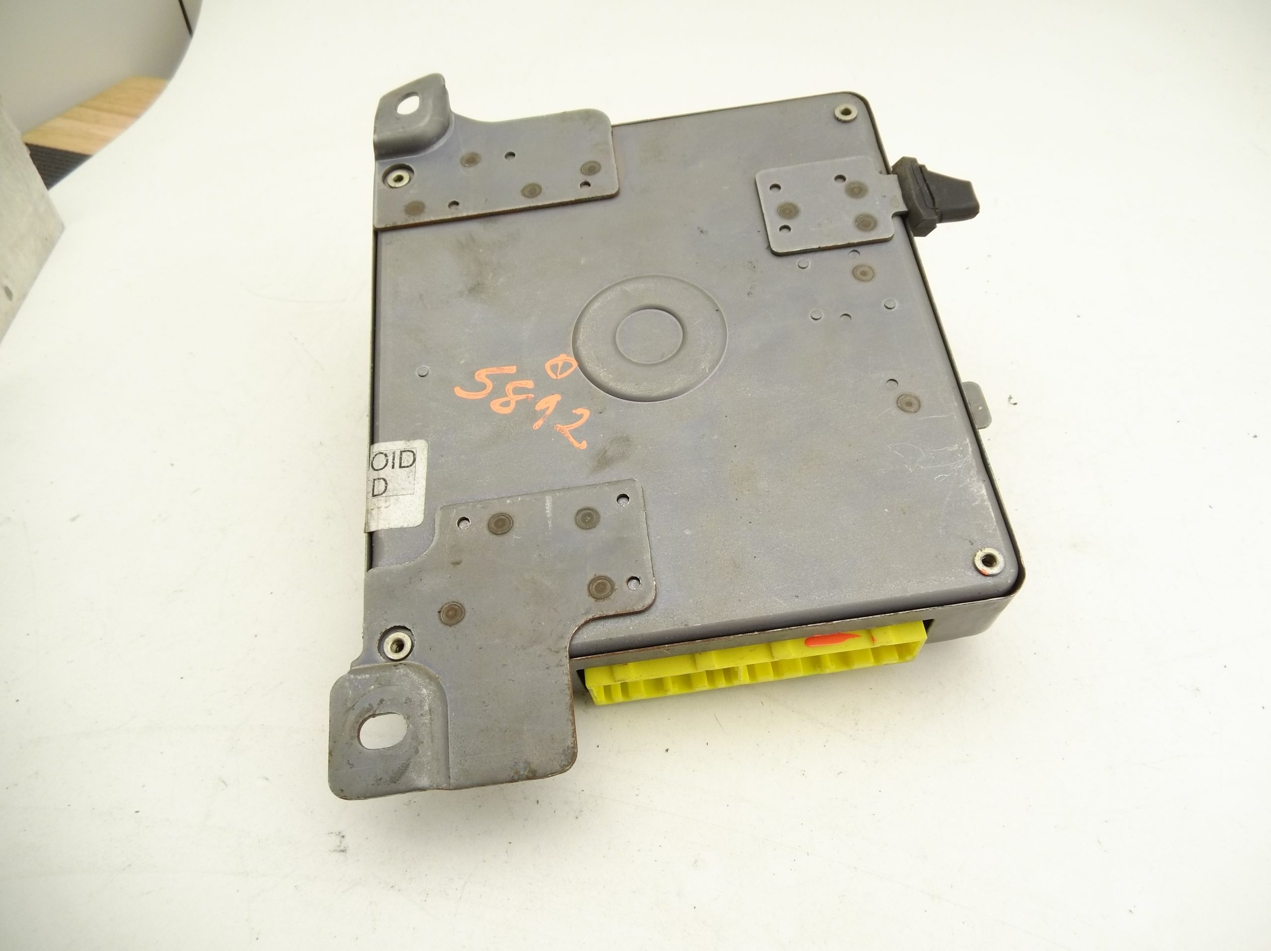 91-93 Mazda B2200 2.2L Pickup Engine Computer ECU F2G8-18-881A ...